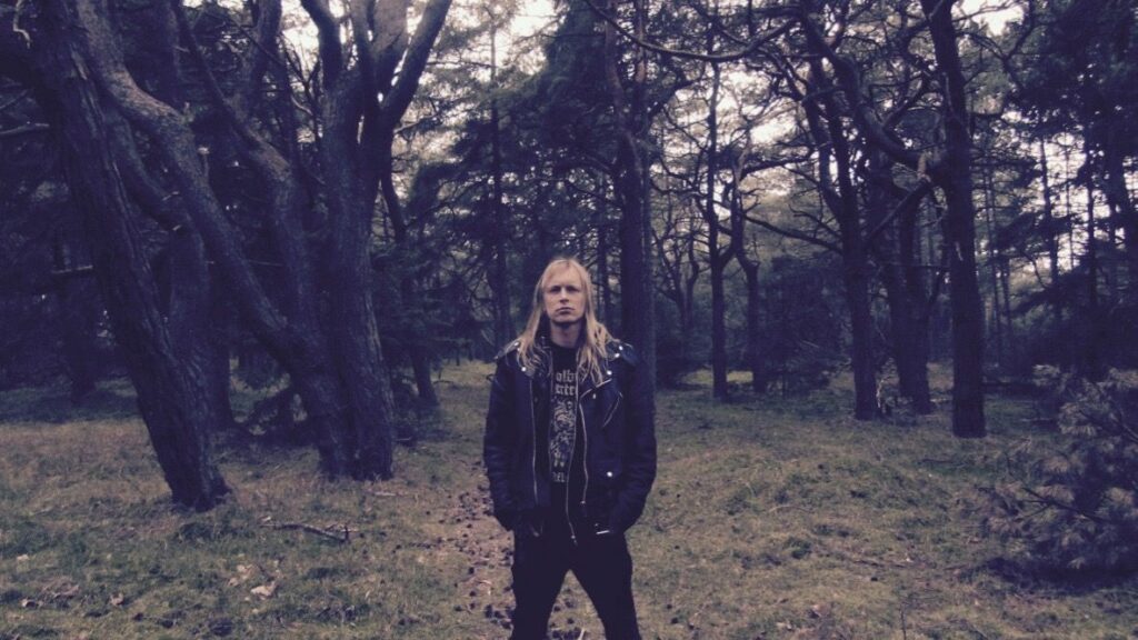Del og læs 8 seje spørgsmål til Ole fra Blackmetal bandet Afsky